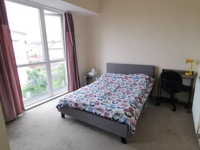 Room at Commonwealth Avenue, Manchester