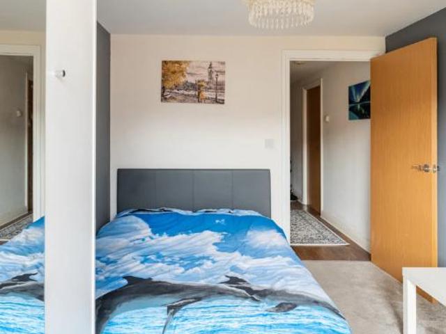 Room at Commonwealth Drive, Crawley