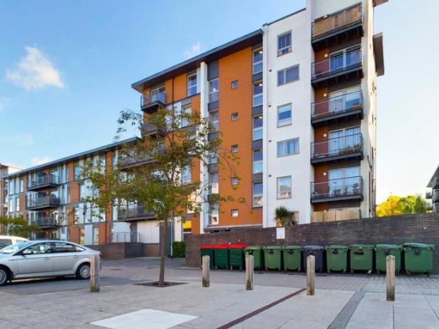 Room at Commonwealth Drive, Crawley
