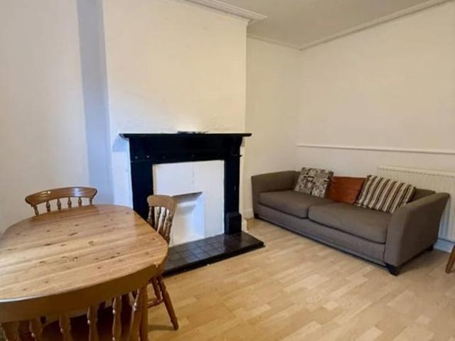 Room at Compton Terrace, Leeds
