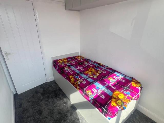Room at Compass Road, Leicester