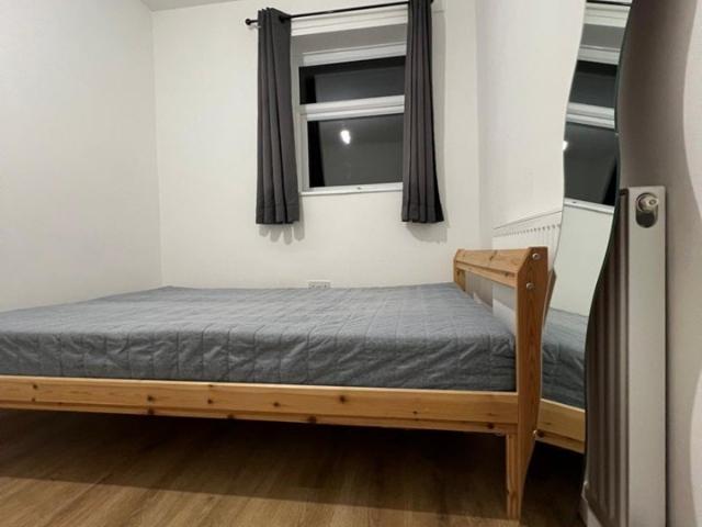 Room at Comyn Gardens, Nottingham