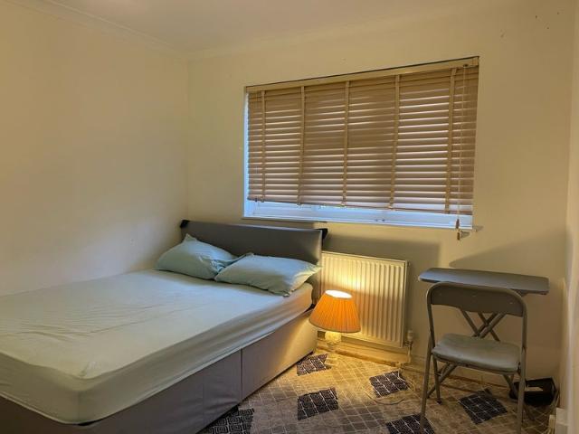 Room at Connaught Gardens, Greater London