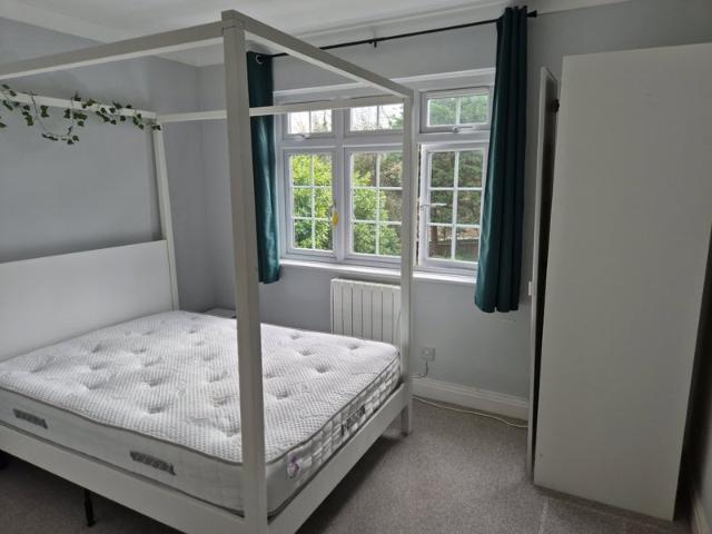 Room at Conway Road, Greater London