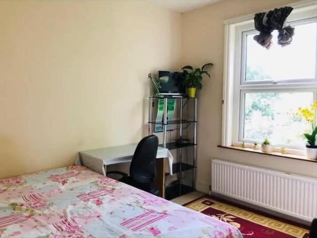 Room at Conway Road, Greater London