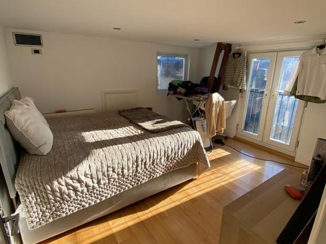 Room at Conyer's Road, Greater London