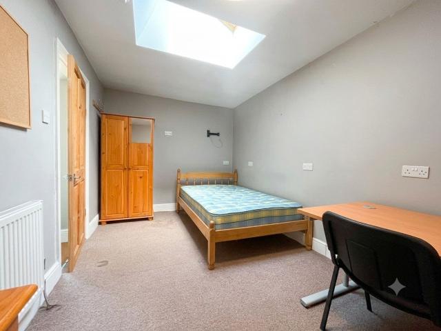 Room at Conygre Road, Bristol