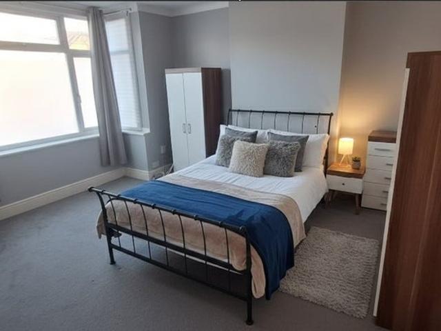 Room at Conygre Road, Bristol