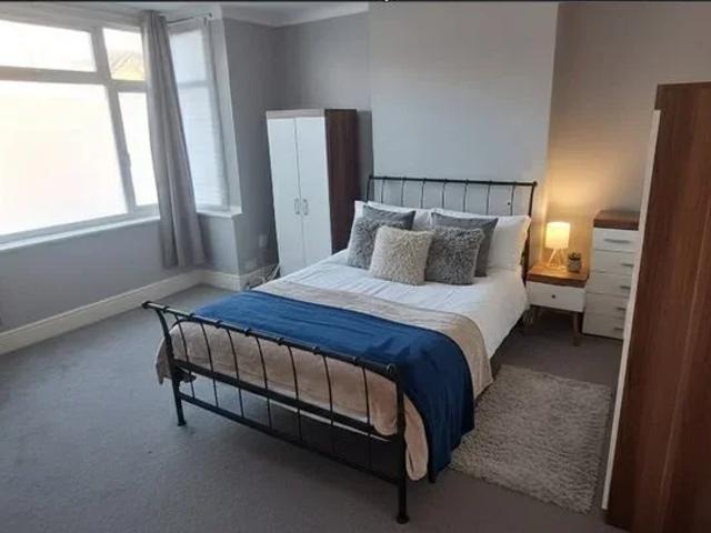 Room at Conygre Road, Bristol