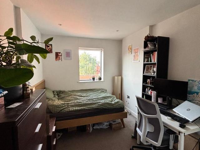 Room at Copenhagen Street, Greater London