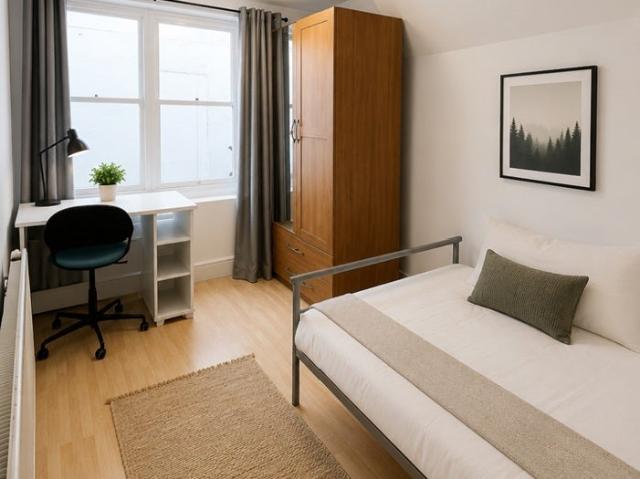 Room at Copenhagen Street, Greater London