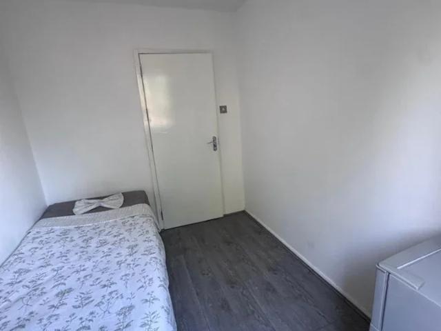 Room at Copenhagen Place, Greater London