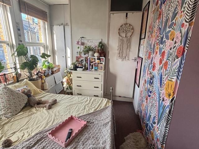 Room at Coppermill Lane, Greater London