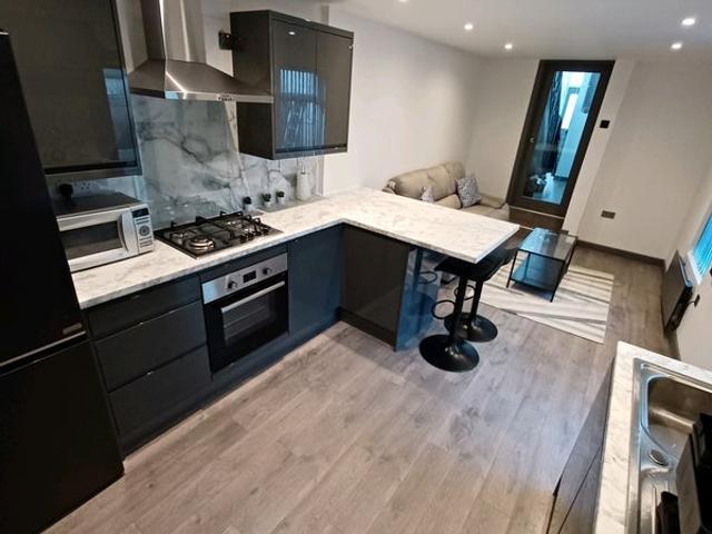 Room at Cornwall Street, Cardiff
