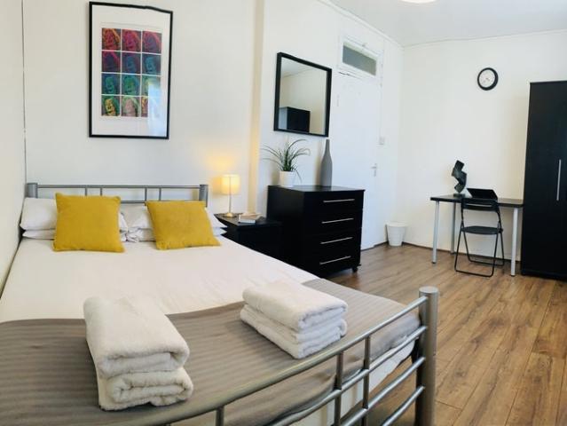 Room at Cornwall Street, Greater London