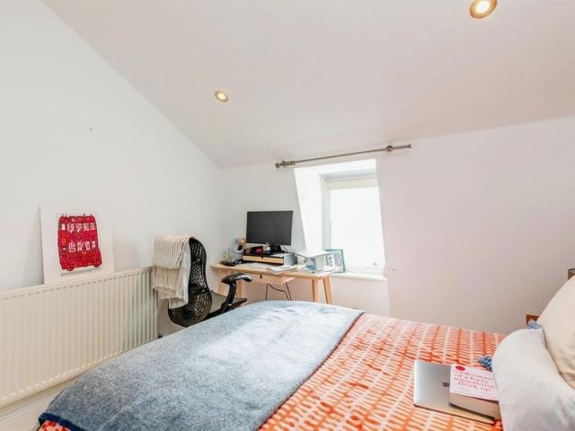 Room at Cornwallis Grove, Bristol
