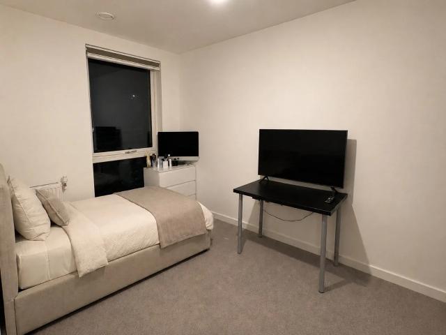 Room at Cornforth Lane, Greater London