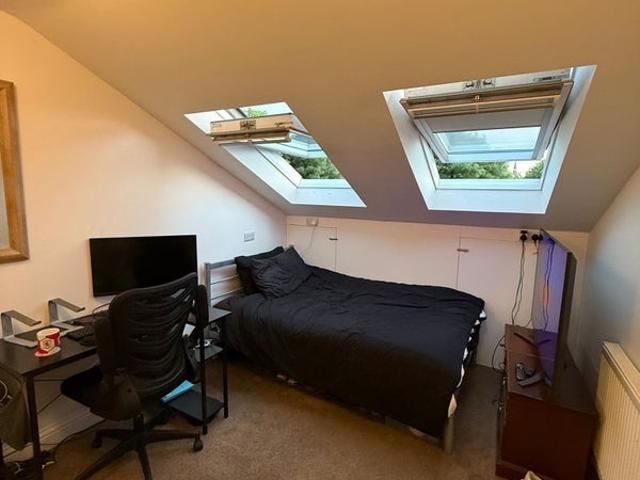 Room at Cornford Grove, Greater London