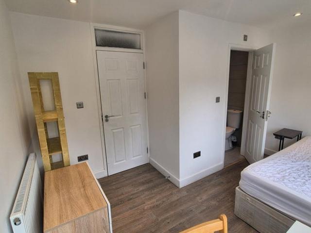 Room at Corporation Street, Greater London