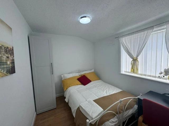 Room at Corran Way, South Ockendon