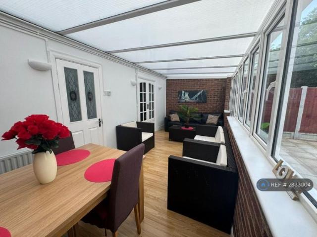 Room at Corran Way, South Ockendon