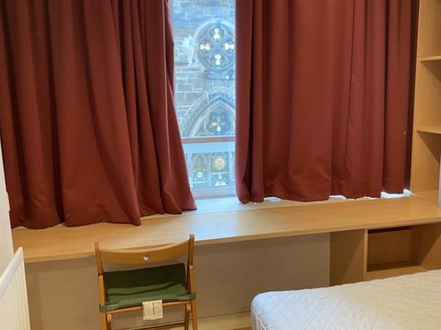 Room at Cowgate, City of Edinburgh