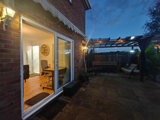 Room at Cowleaze Walk, Stratton St. Margaret