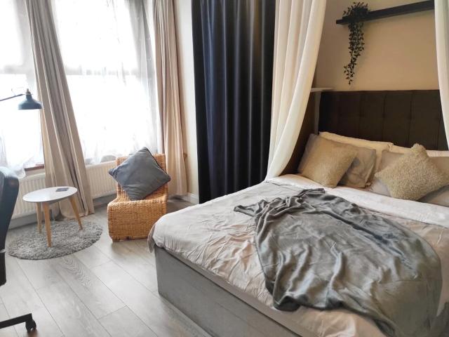 Room at Cowley Road, Greater London