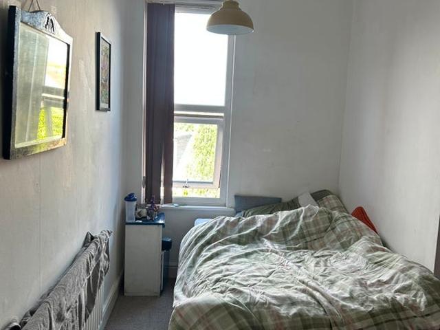 Room at Cowlishaw Road, Sheffield