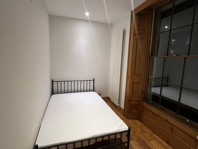 Room at Cotham Brow, Bristol