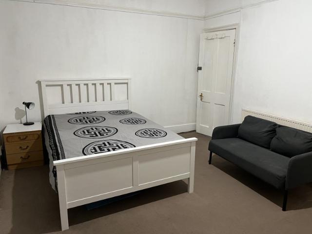 Room at Cottington Street, Greater London