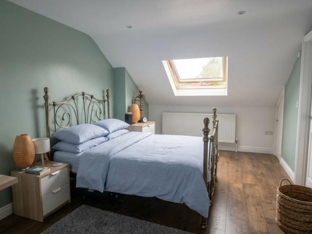 Room at Cottrell Road, Bristol