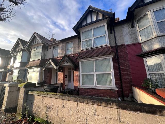 Room at County Road, Swindon