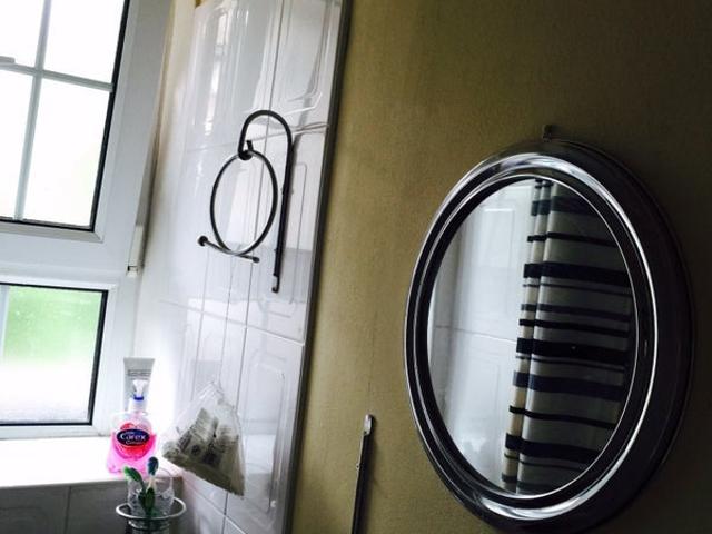 Room at County Street, Greater London