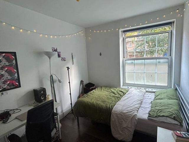 Room at County Street, Greater London