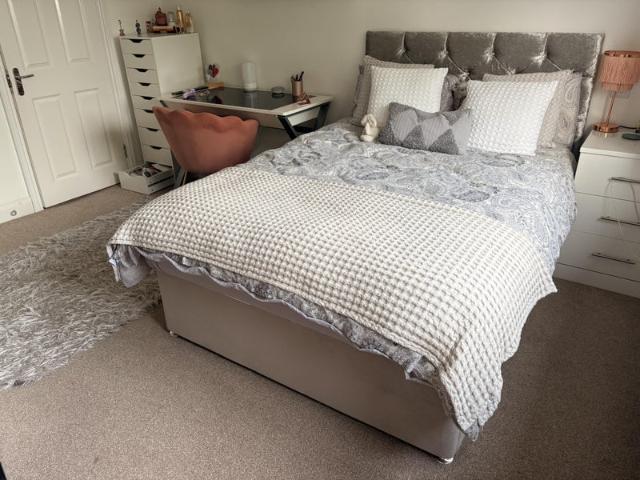 Room at Court Hill, Greater London