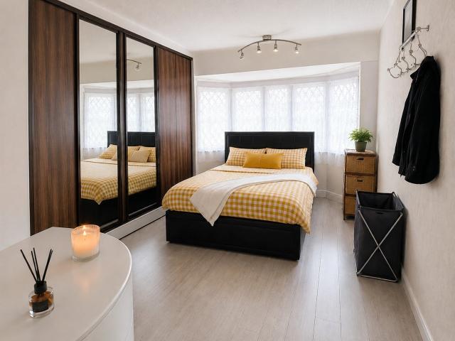 Room at Courtenay Road, Greater London