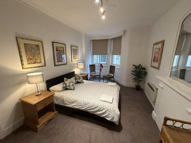 Room at Courtfield Gardens, Greater London