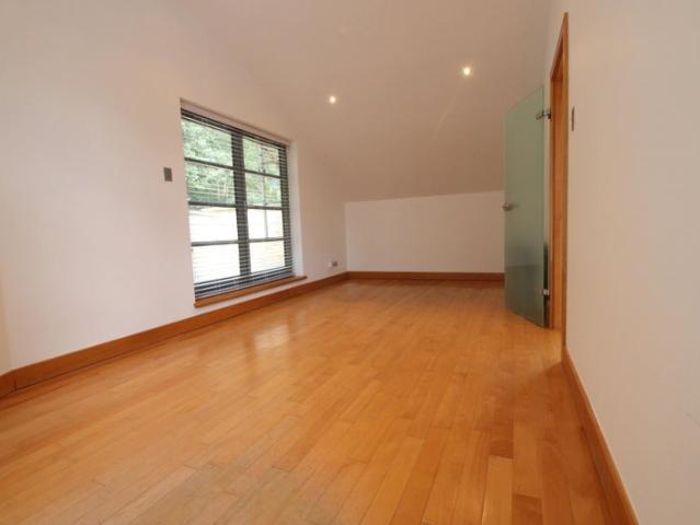 Room at Courtside, Greater London