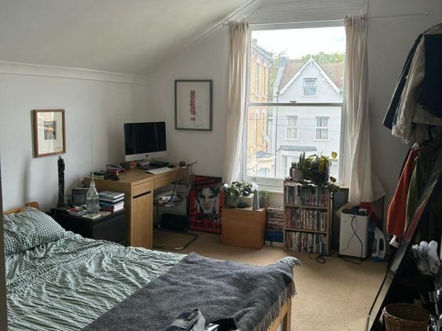 Room at Courcy Road, Greater London