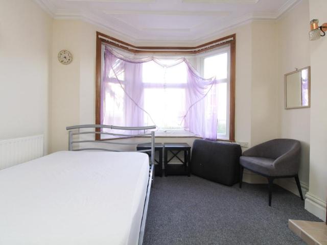 Room at Coventry Road, Southampton