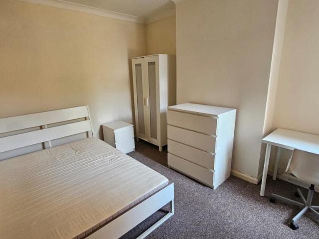 Room at Coventry Road, Southampton