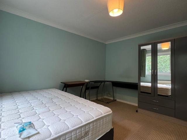 Room at Coxcomb Walk, Crawley