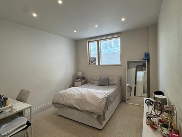 Room at Crampton Street, Greater London
