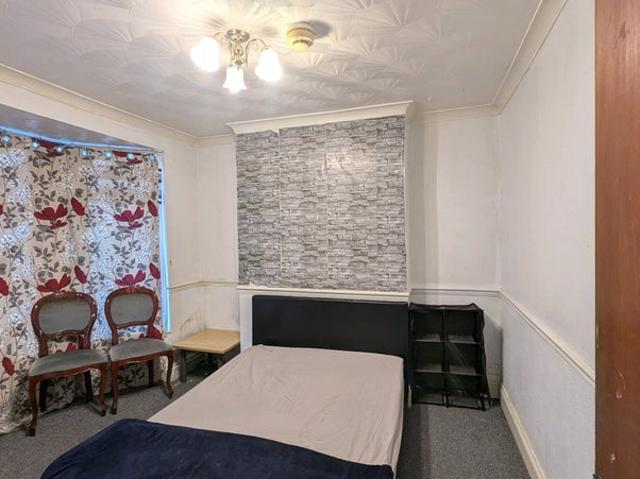 Room at Cranbrook Avenue, Hull