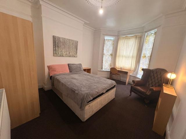 Room at Cranbrook Avenue, Hull