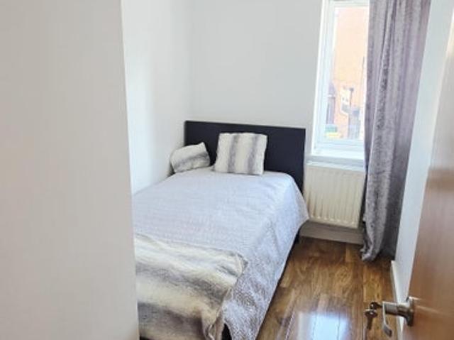Room at Cranbrook Street, Nottingham