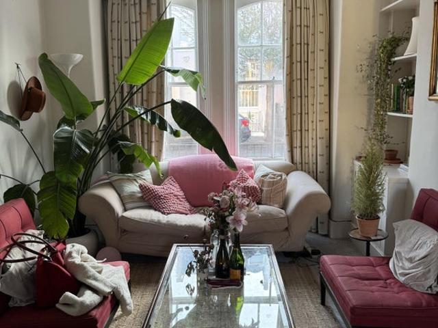 Room at Cranbury Road, Greater London