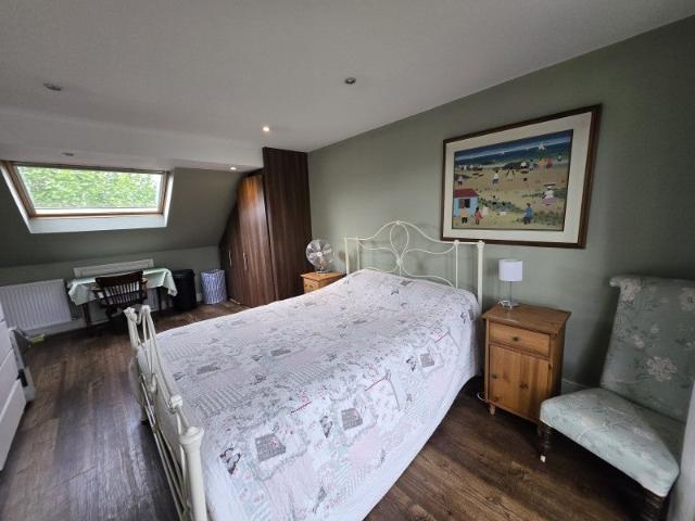 Room at Cranford Avenue, Greater London