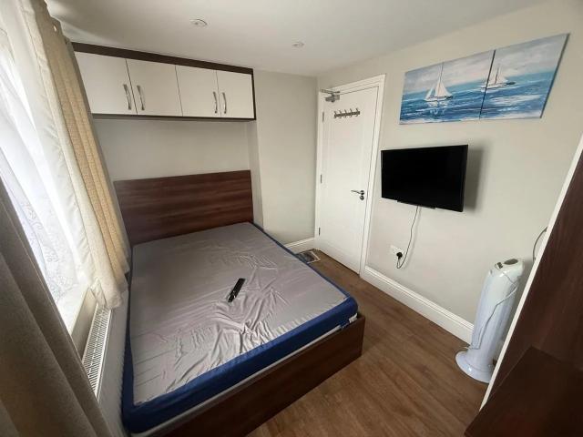 Room at Cranford Park Road, Greater London